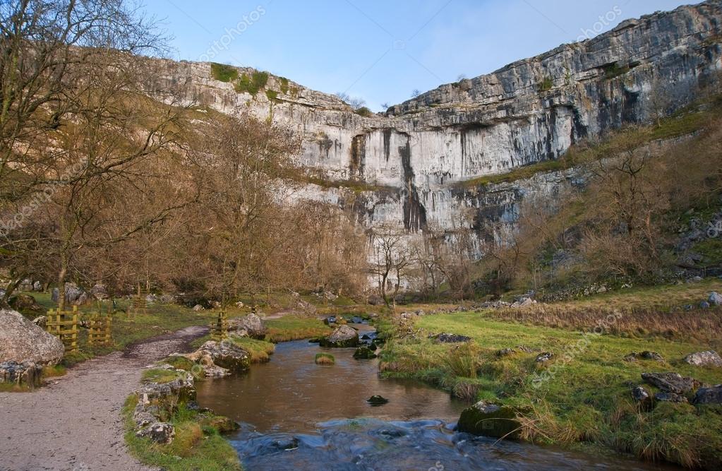 Malham Beck and Malham Cove in Yorkshire Dales National Park — Stock ...