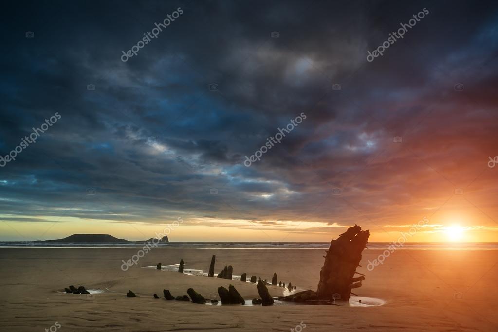 Beautiful dramatic sunset landscape over shipwreck on Rhosilli B Stock ...