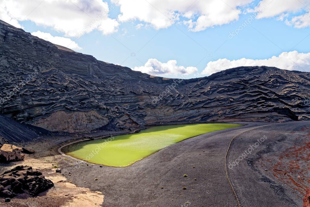 El Charco de los Clicos (Charco Verde) o Lago Verde, un lago verde del ...