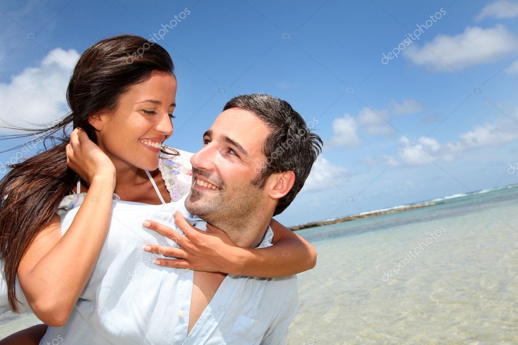 Lovers enjoying sunny day at the beach — Stock Photo © Goodluz #13957035