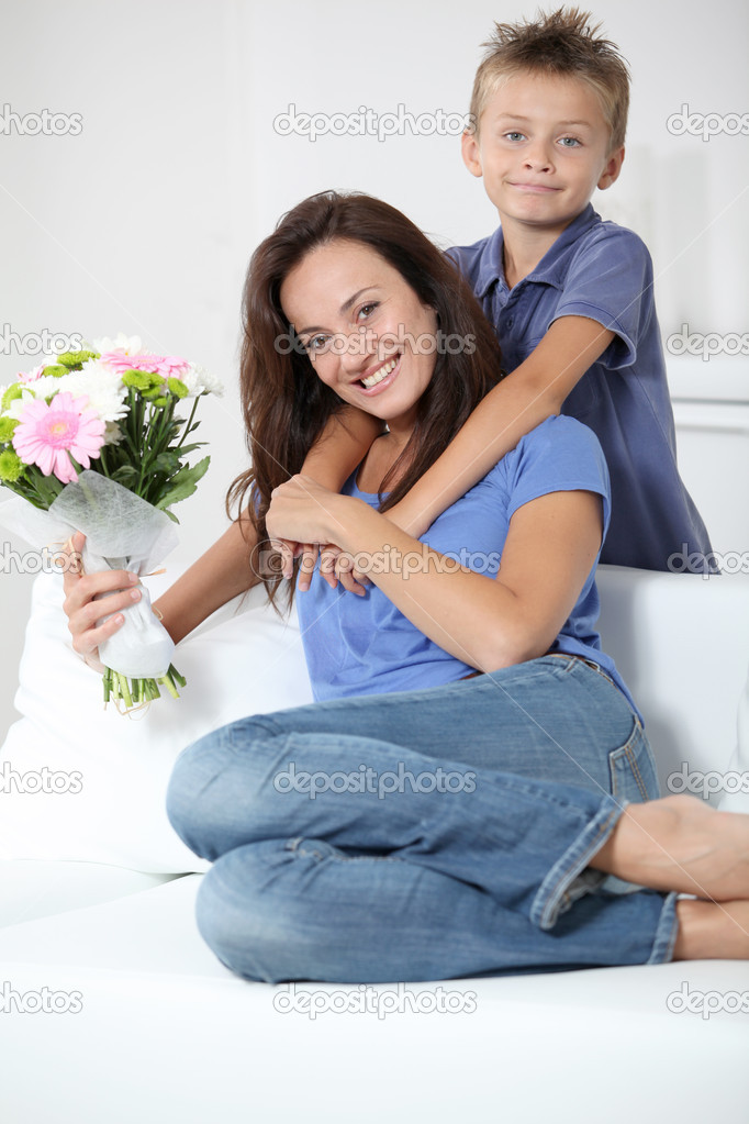 Little boy giving flowers to his mom on mother's day — Stock Photo ...