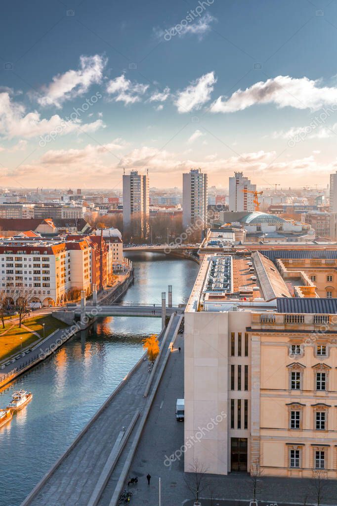 Berlín, Alemania - DIC 20, 2021: Vista aérea de Berlín, la capital ...
