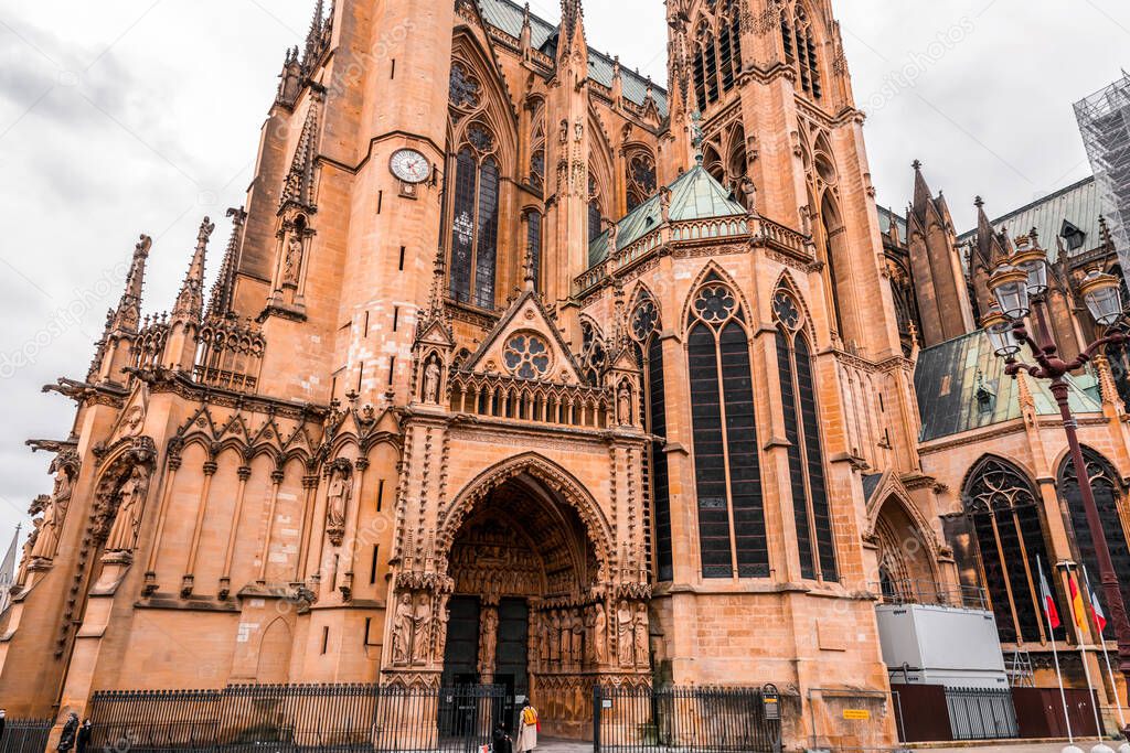 Metz, Francia - 23 de enero de 2022: Catedral de Metz o Catedral de San ...