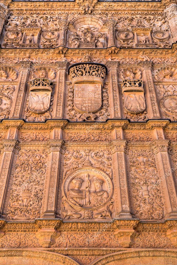 Salamanca, España - 20 FEB 2022: La fachada plateresca de la ...