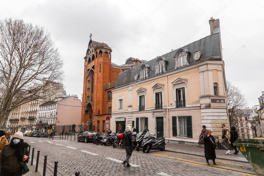París, Francia - 19 de enero de 2022: Saint-Jean de Montmartre es una ...