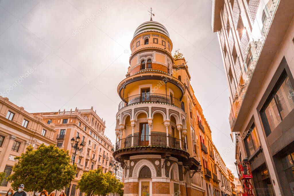 Sevilla, España-FEB 24, 2022: Edificio La Adriatica en la Avenida de la Constitucion, Sevilla ...