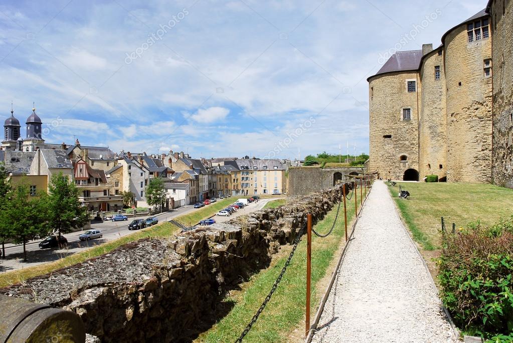 Castle rampart and town Sedan, France — Stock Photo © vvoennyy #50350209