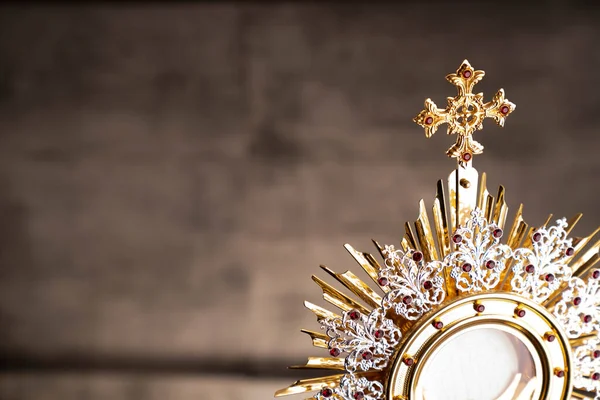 Catholic monstrance Stock Photos, Royalty Free Catholic monstrance ...