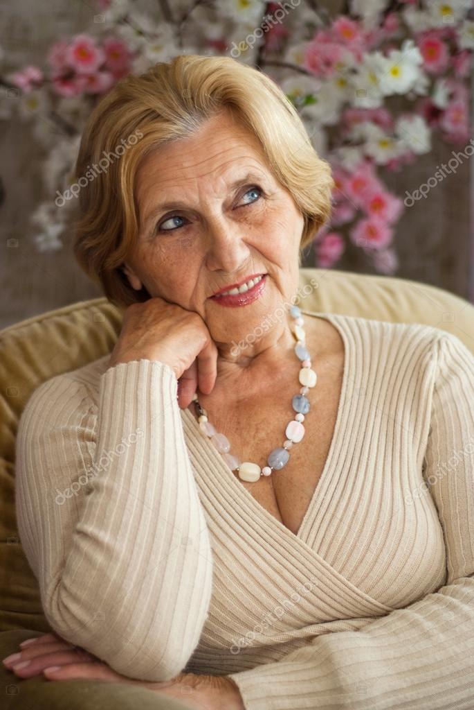 Older Lady Tubes Telegraph