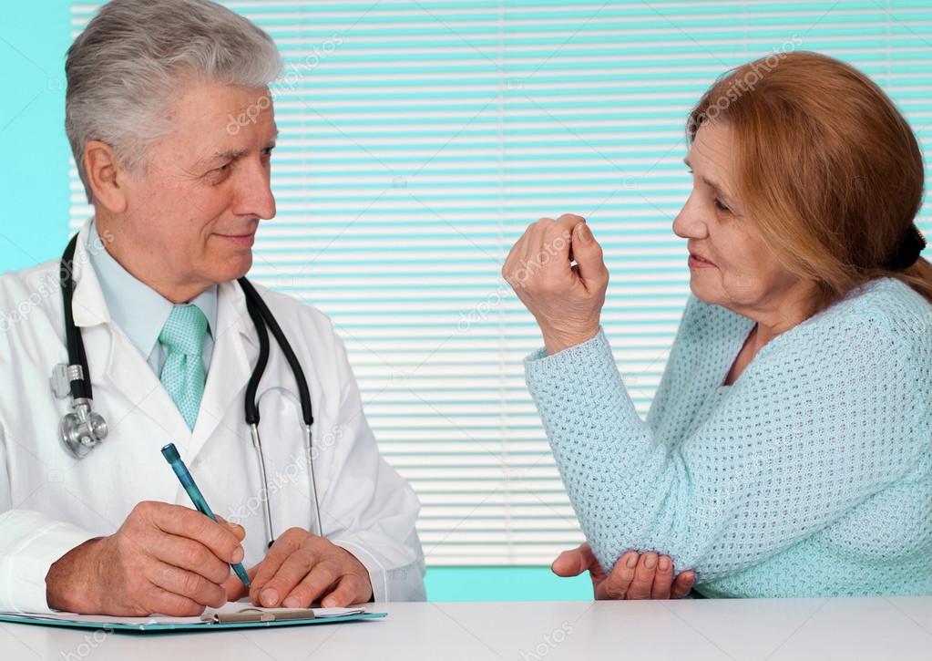 Buen doctor y su paciente — Foto de stock #12836096 © aletia