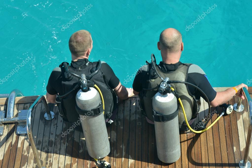 Two scuba divers Stock Photo by ©aletia 42391795