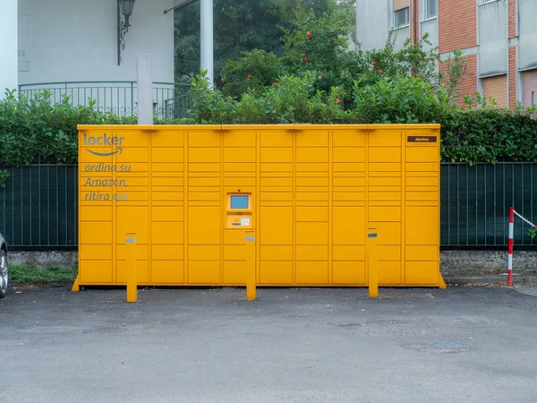 Amazon locker Stock Photos, Royalty Free Amazon locker Images ...