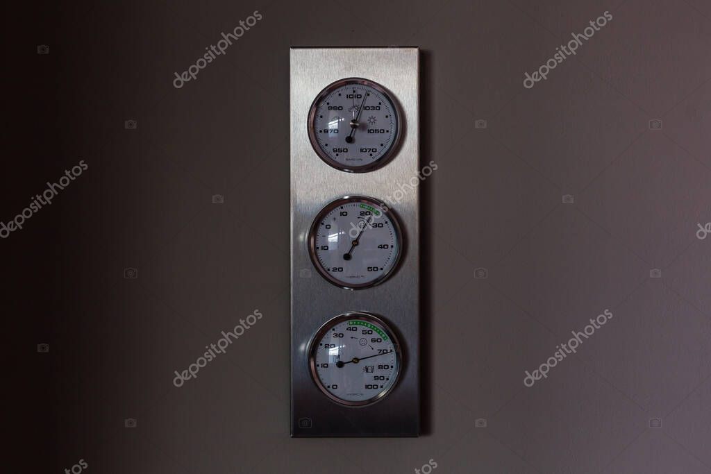 Barómetro redondo, termómetro, higrómetro. Dispositivo analógico para ...