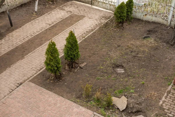 Cluttered yard Stock Photos, Royalty Free Cluttered yard Images ...