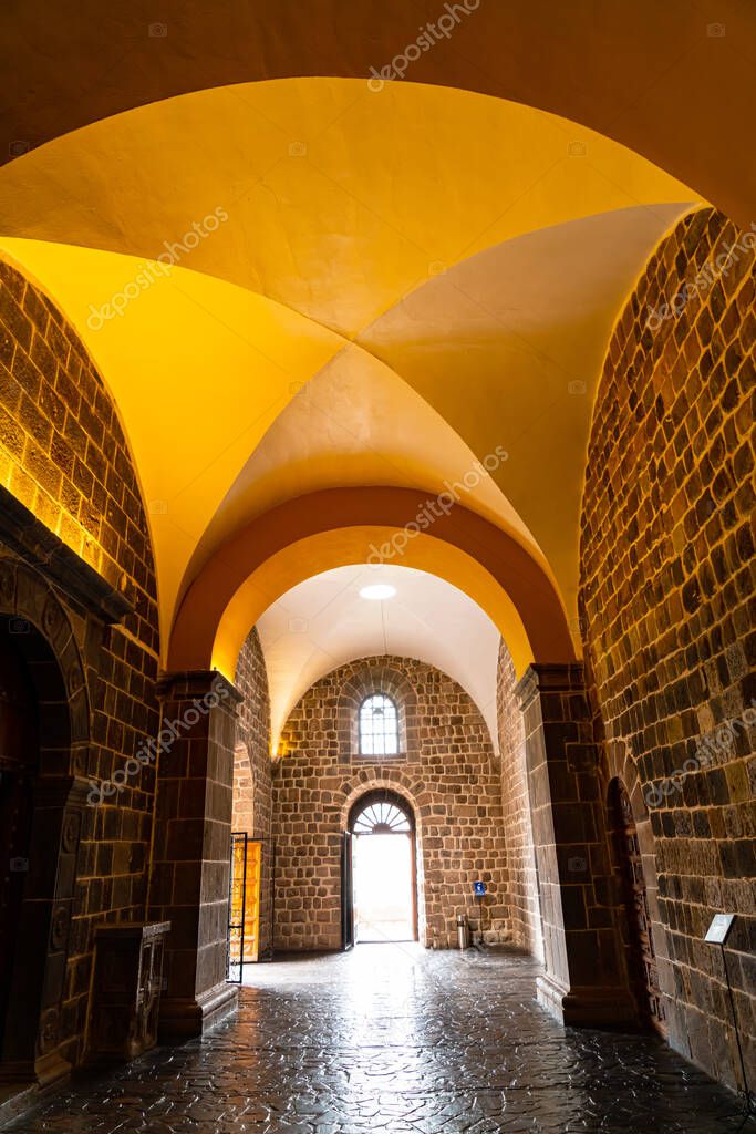 Decoración dentro de Coricancha, el templo más importante del Sol en el ...