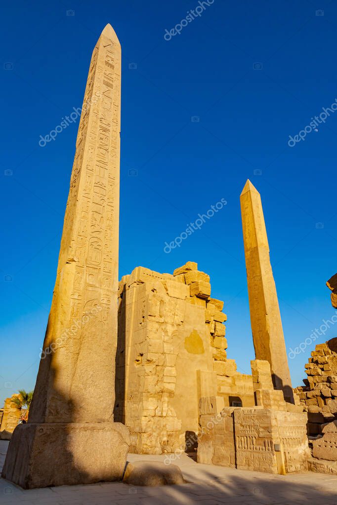Vista del obelisco del faraón Thutmosis I y el obelisco del faraón ...