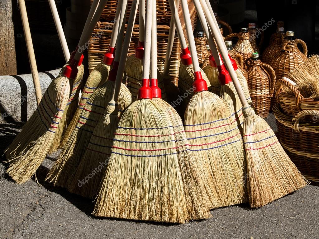 Balai nature image libre de droit par nevenm © #13176526