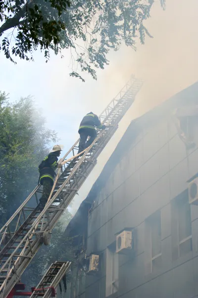 66,601 Building on fire Stock Photos, Images | Download Building on ...