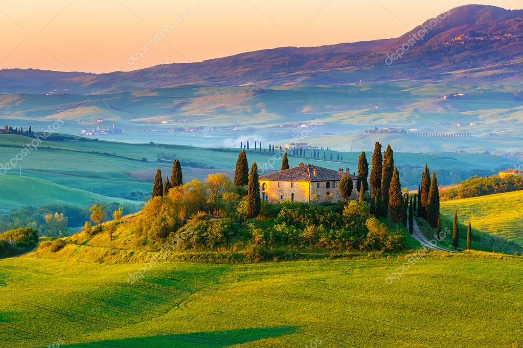 Tuscany landscape at sunrise – Stock Editorial Photo © sborisov #47703845