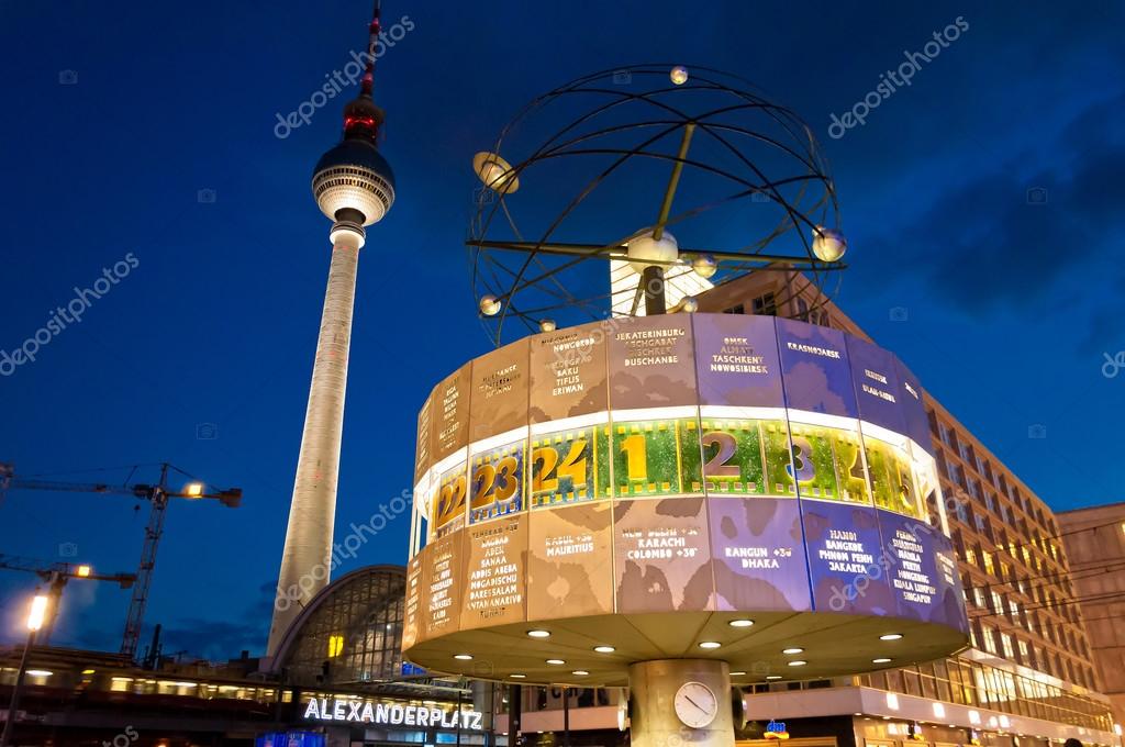 Torre de televisi n y reloj mundial vista nocturna en Berl n 2024