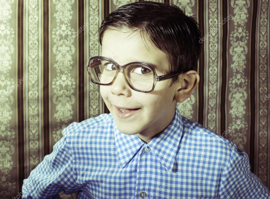 Smiling child with glasses in vintage clothes — Stock Photo ... Smiling child with glasses in vintage clothes — Stock Photo ...