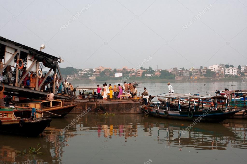 Passengers leave the river ferry boat at the dock – Stock Editorial ...