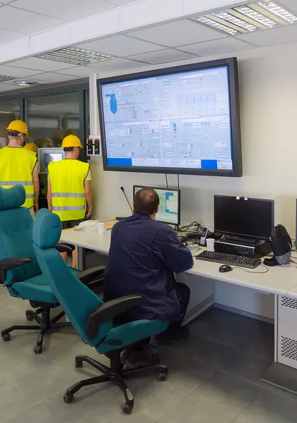 Factory worker computer Stock Photos, Royalty Free Factory worker ...