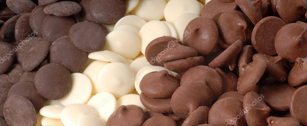 Three types of chocolate chips, dark, white and semi-sweet — Stock ...