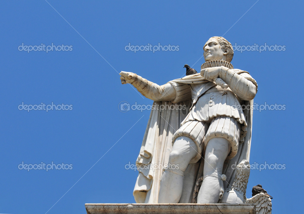 Estatua vieja: fotografía de stock © lucianmilasan #31338797 ...