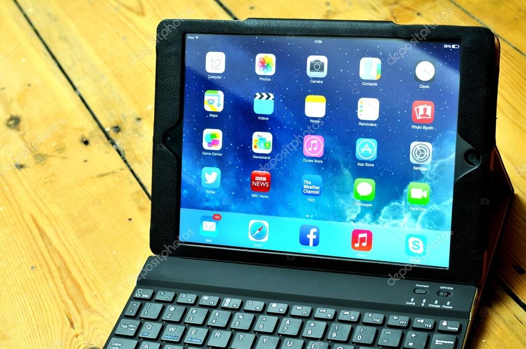 IPad – Stock Editorial Photo © lucianmilasan #37226845