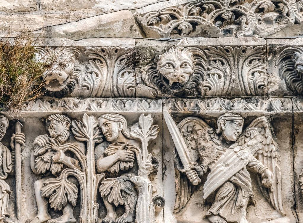 Adán Eva Estatuas de San Miguel Fachada Catedral de Nuestra Señora y ...