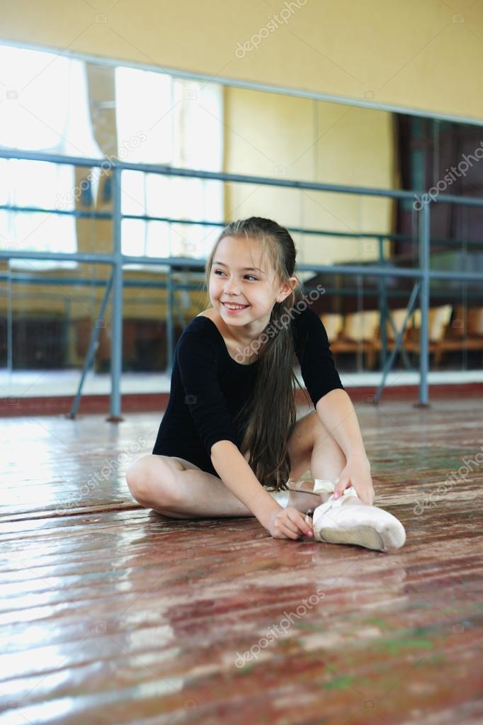 Little girl in the dance class Stock Photo by ©yogo 48336045