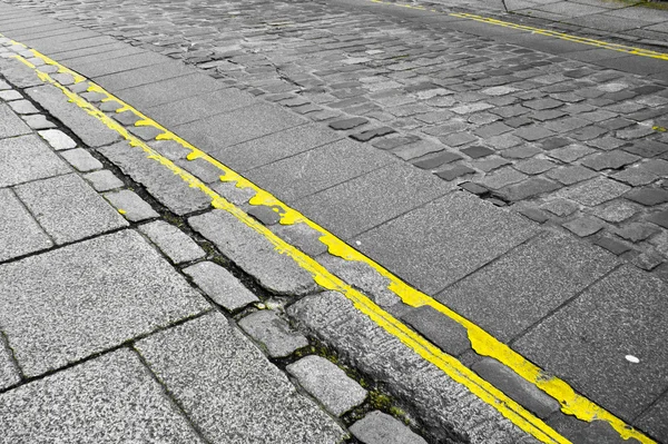 Broken yellow line Stock Photos, Royalty Free Broken yellow line Images ...