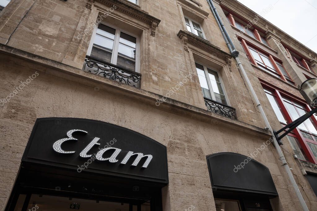 BORDEAUX, FRANCE - FEBRUARY 24, 2022: Selective blur on Etam lingerie logo on a store in ...