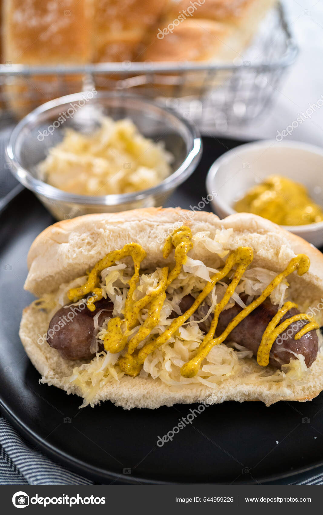 Mocosos Cerveza Con Chucrut Bollo Grande Rociado Con Mostaza ...