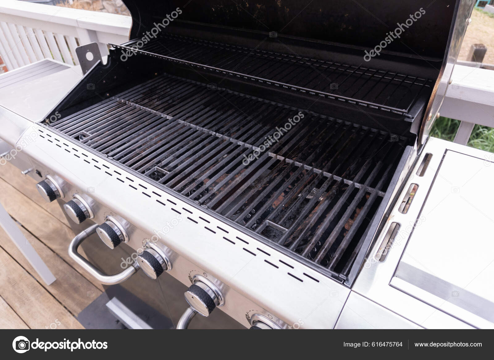 Clean Six Burner Gas Grill Ready Summer Grilling Stock Photo by ©urban ...