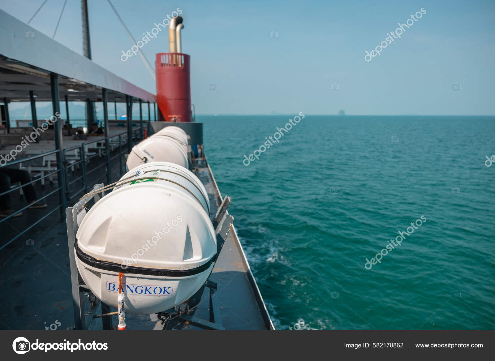 Emergency Life Raft Inflatable Boat Carried Emergency Evacuation Event ...