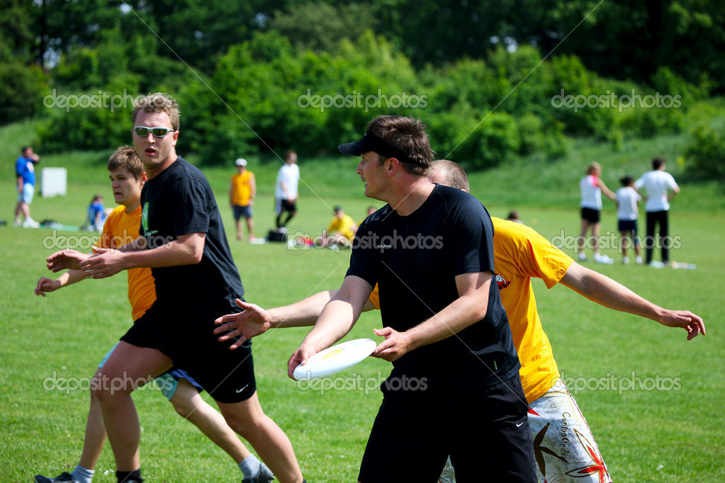 Ultimate Frisbee Tournament – Stock Editorial Photo © DarioStudios ...