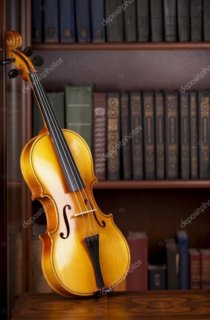 Old violin Stock Photo by ©aprilphoto 45046337