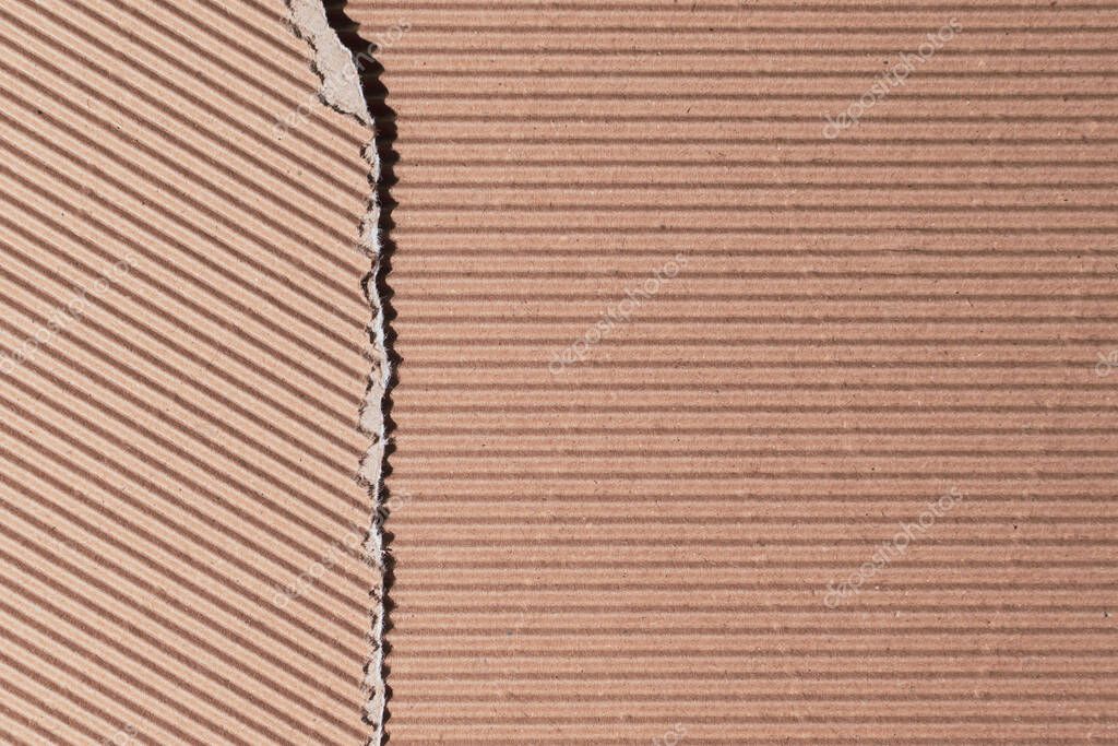 Trozos rotos de cartón de embalaje, plegados en un collage 2023