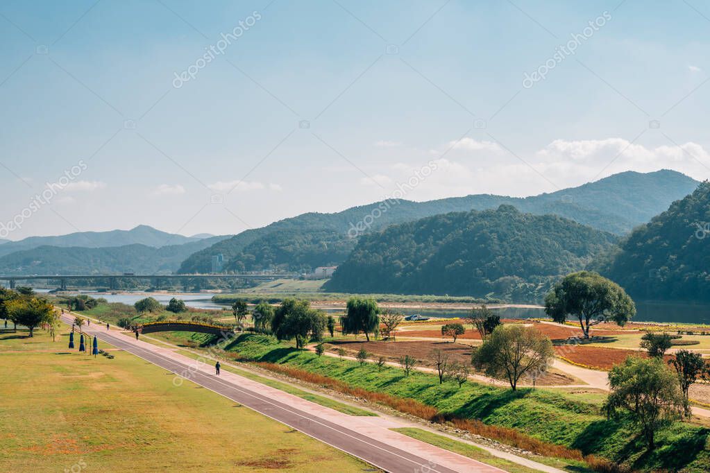 Geumgang river park Isla de Mir y montaña en Gongju, Corea 2024