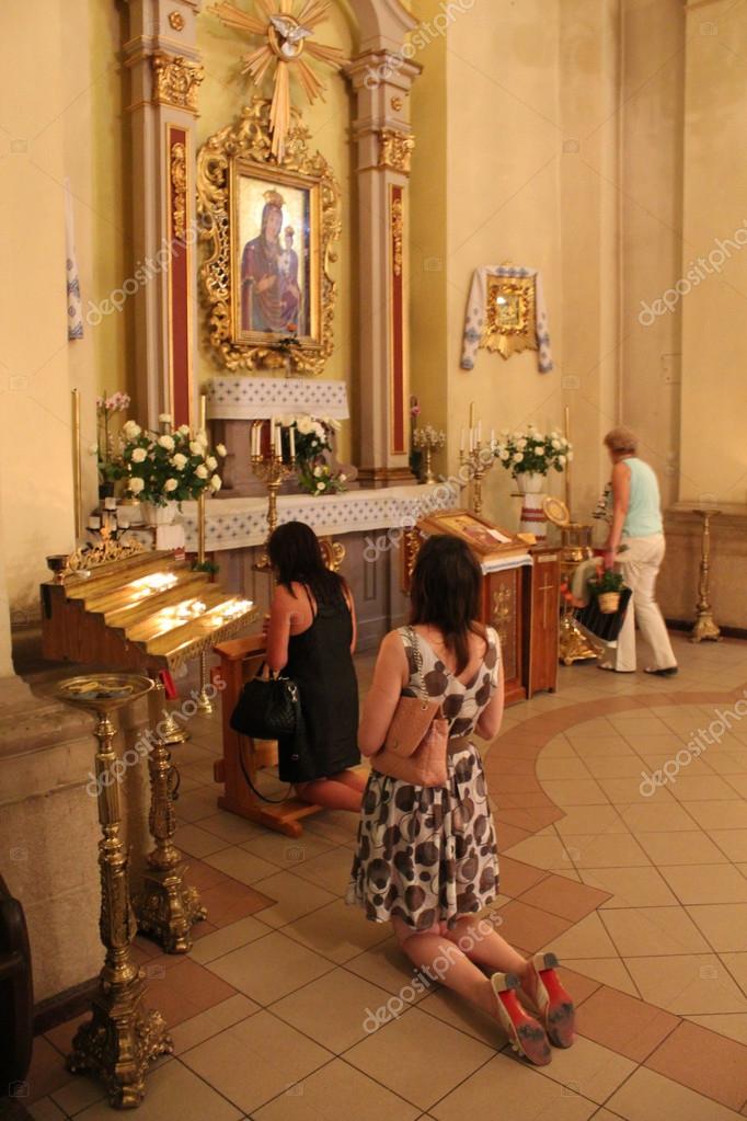People praying in the hall of Catholic church — Stock Photo ...