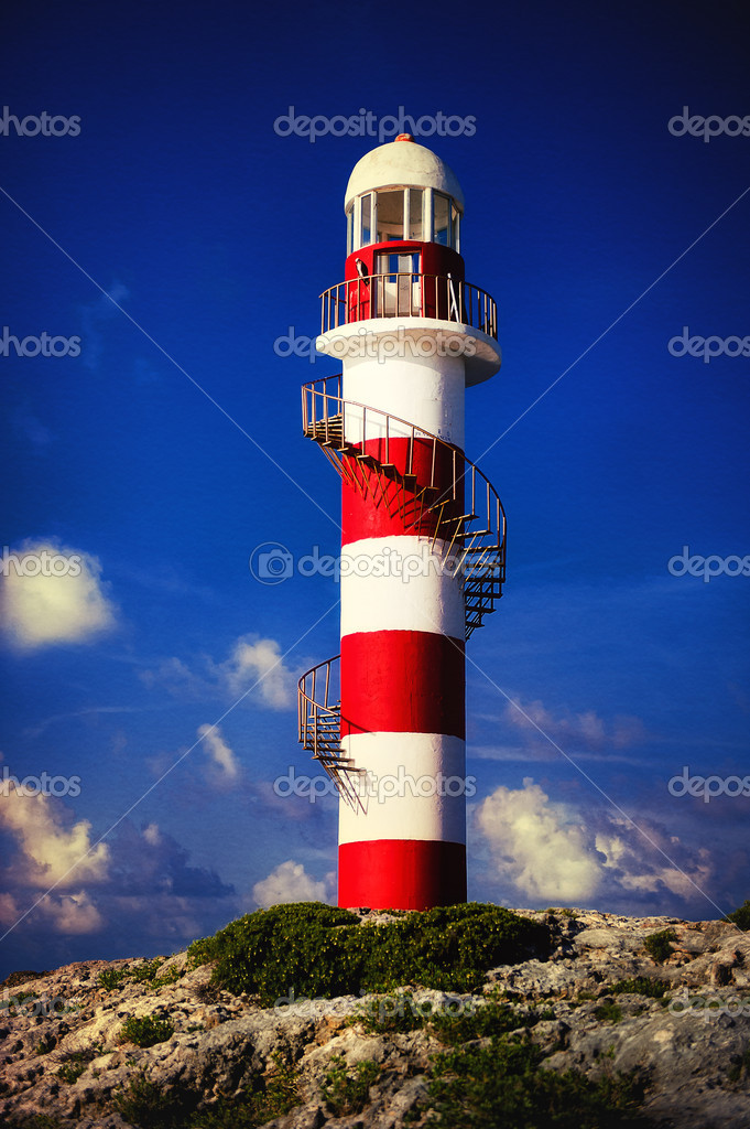 El faro en la playa de Cancún 2022