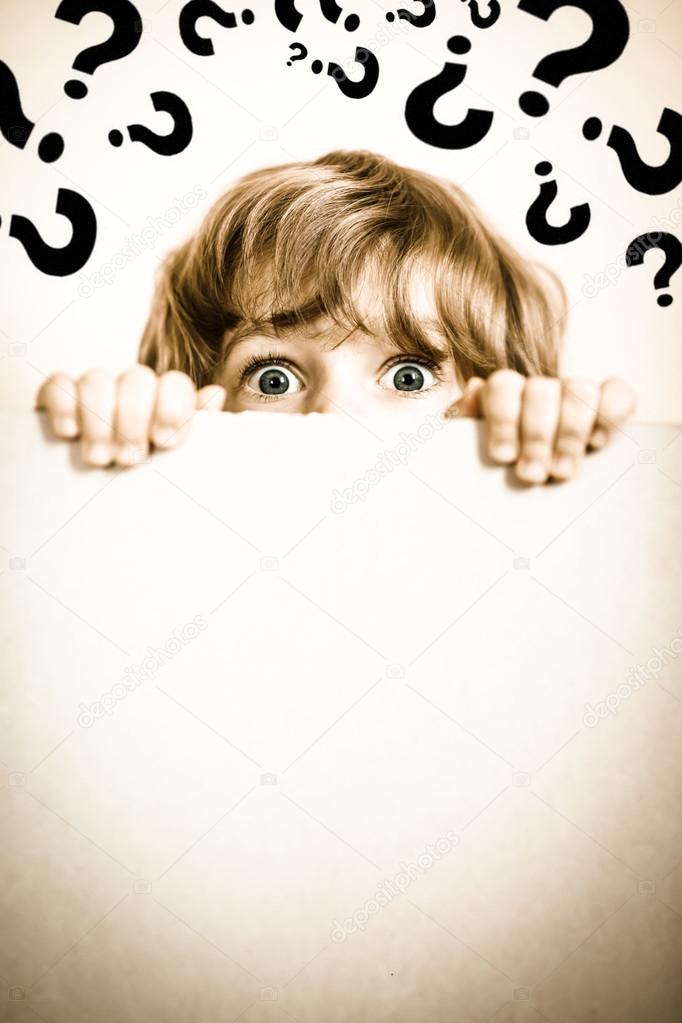 Child looking from behind the paper blank — Stock Photo © Yaruta #38162685