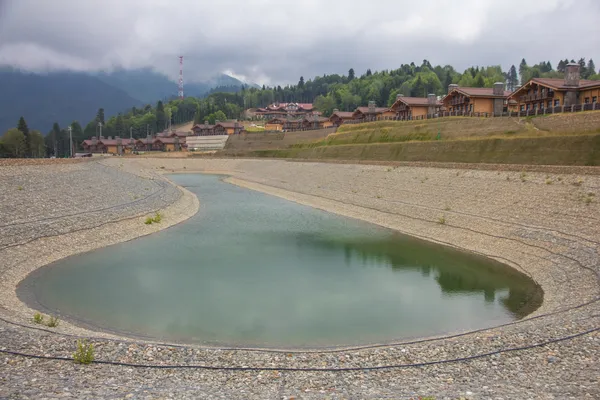 Estanque artificial fotos de stock, imágenes de Estanque artificial sin ...