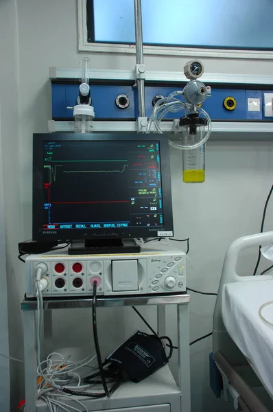 Intensive care monitoring Stock Photos, Royalty Free Intensive care ...