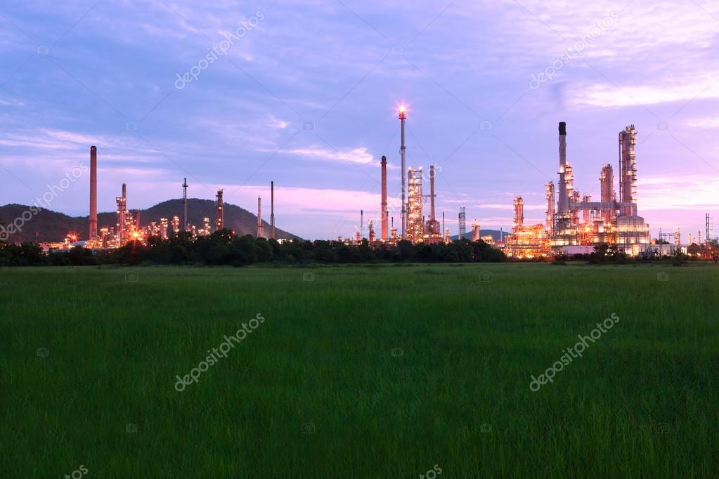 Green grass field with scenic of petrochemical oil refinery plan Stock ...