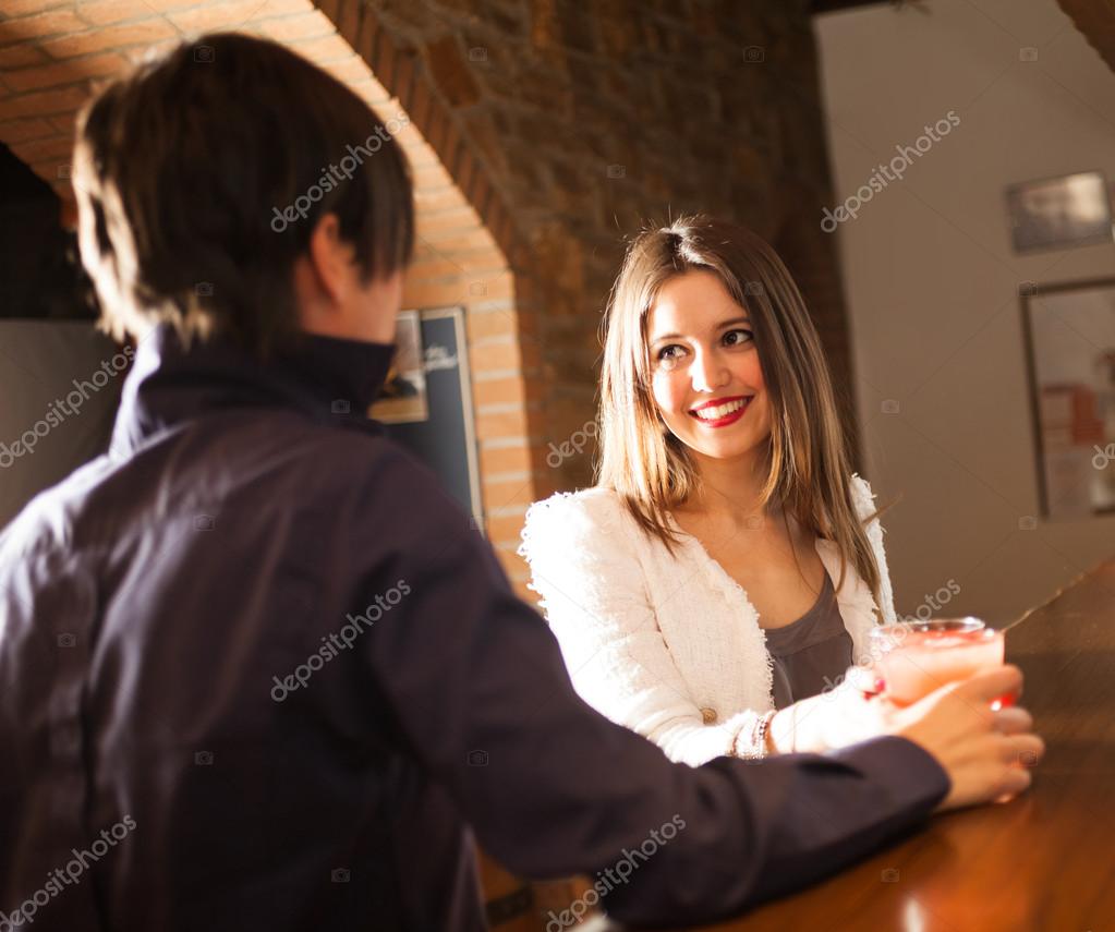 Pareja En Un Bar — Foto De Stock © Minervastock 29930601