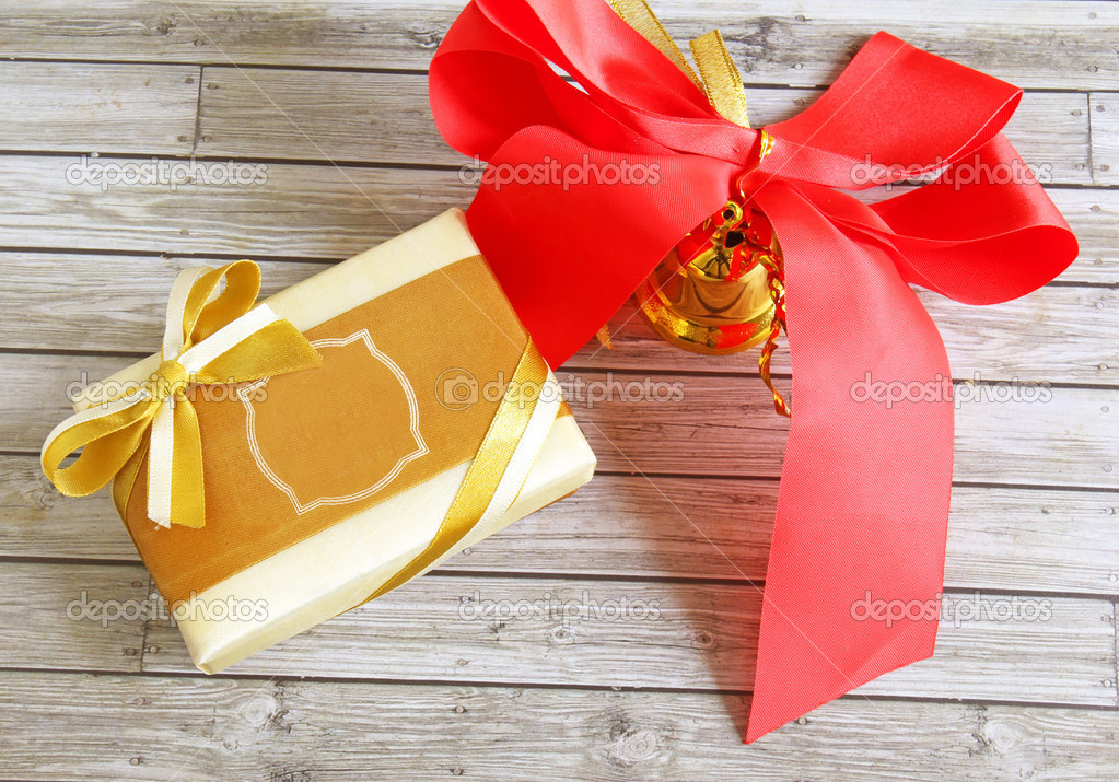 Gift box and ribbon Stock Photo by ©nuchylee 39689331