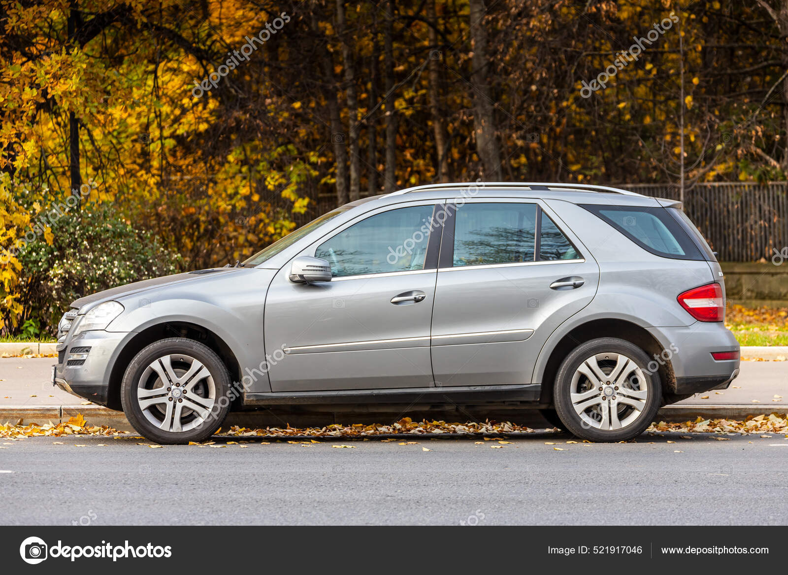 Moscú Rusia Octubre 2021 Mercedes Benz Class Plateado Está Estacionado ...